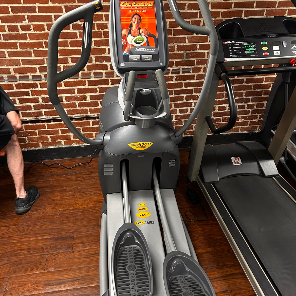 Pre-Owned Octane Pro 4700 Elliptical w/ Touchscreen – Exercise Unlimited