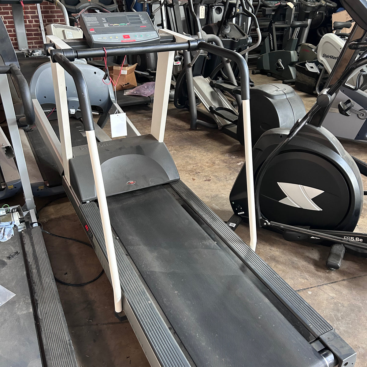 Pre-Owned Precor 9.45 Treadmill – Exercise Unlimited