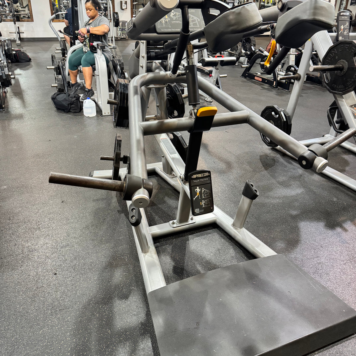 Pre-Owned Precor Discovery Plate Loaded Squat – Exercise Unlimited