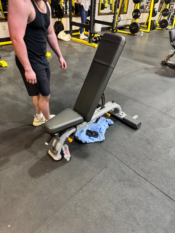 Pre-Owned Precor Olympic Flat Bench – Exercise Unlimited